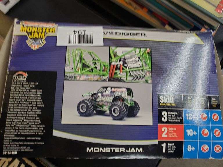 Monster Jam 1:25 Scale Grave Digger Model Kit by AMT - Trice Auctions