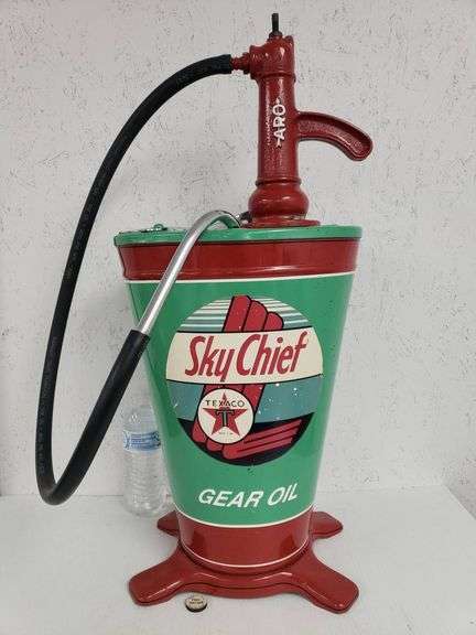 Texaco Sky Chief Gear Oil Hand Pump Dispenser with Hose - Trice Auctions