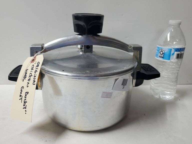 Wear-Ever Chicken Bucket Pressure Cooker With Lid - Trice Auctions
