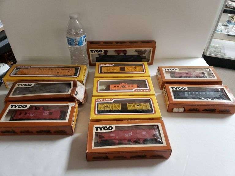 TYCO and Life-Like Model Train Cars in Original Packaging - Trice Auctions