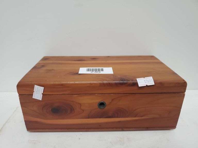 Lane Cedar Box With Locking Mechanism - Trice Auctions