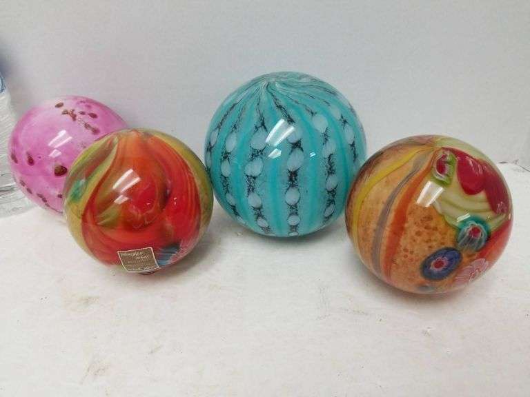 4 Multi-Color Glass Spheres With Decorative Patterns - Trice Auctions