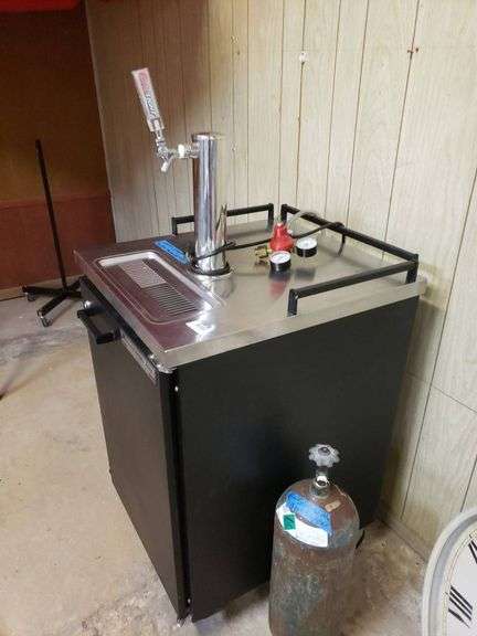 Beverage Air Keg Cooler with Tap System and CO2 Tank - Trice Auctions
