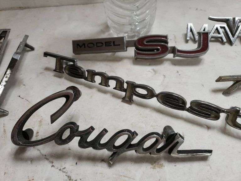 Automotive Emblems and Badges Featuring Various Models and Names ...