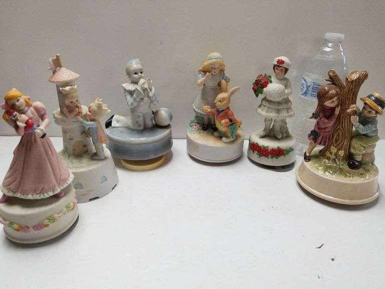 6 Piece Lot of Music Boxes Featuring Various Themes - Trice Auctions