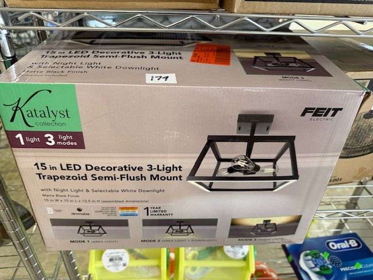 Katalyst Feit Electric Farmhouse Chandelier - Trice Auctions