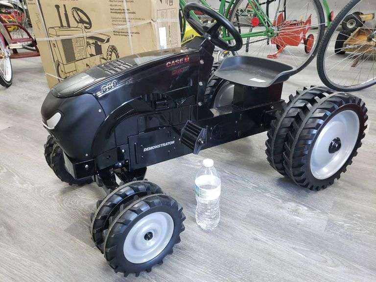 Like New Case IH Magnum Pedal Tractor With Dual Wheels - Trice Auctions