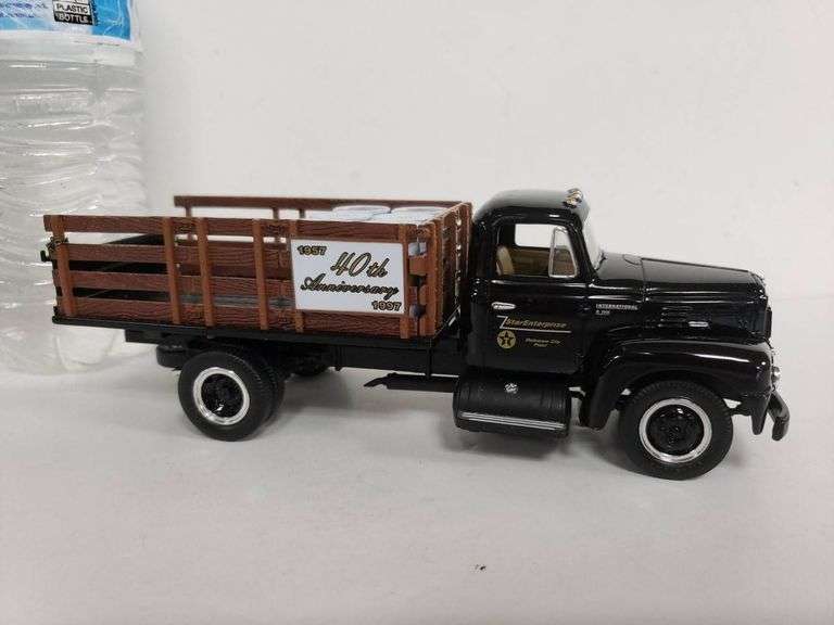 International R-190 Die-Cast Model Truck with 40th Anniversary Design ...
