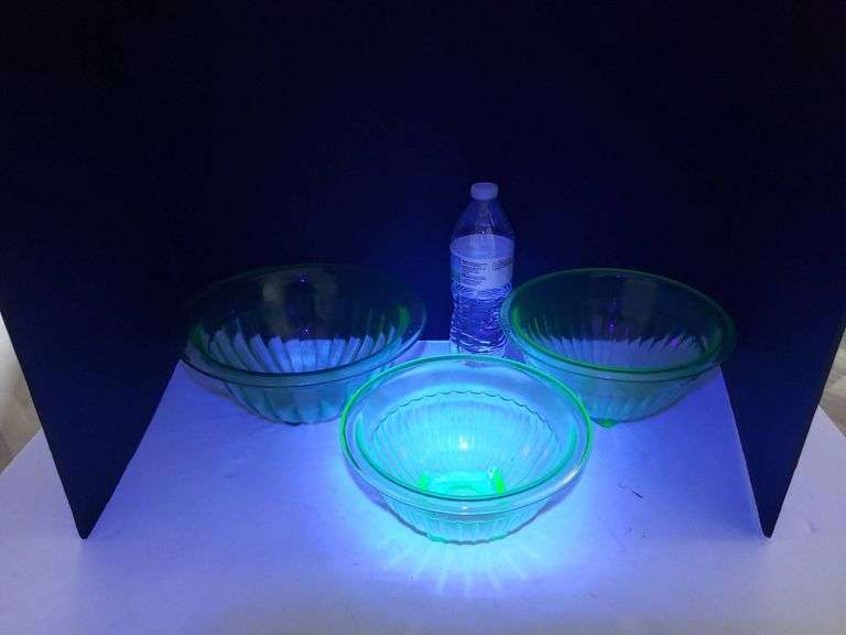 3 Green Uramium Depression Glass Mixing Bowls with 1 Diamond Crystal ...