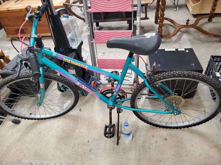 Roadmaster Bicycle With 10-Speed Index And Accessories - Trice Auctions