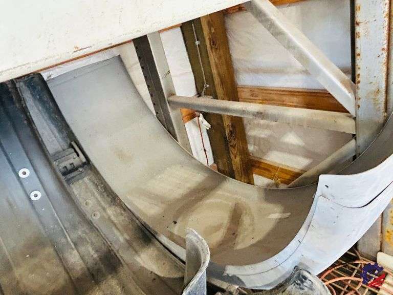 Set of front fenders for 379 Peterbilt- primer gray - TriStar Auction Group