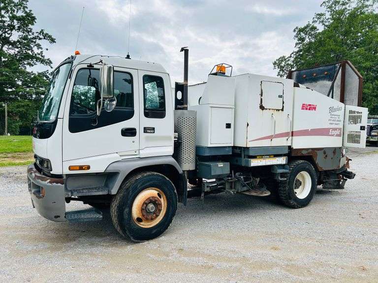 2009 GMC T7500/ Elgin Sweeper Company Sweeper Truck - TriStar Auction Group