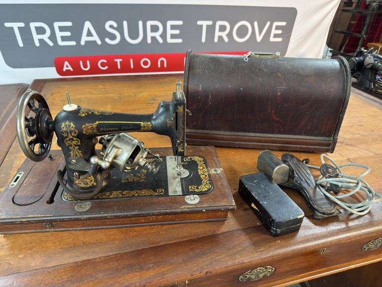 Antique Western electric sewing machine. Built-in carrying case ...