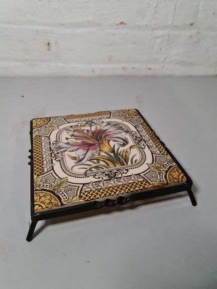 Victorian Tile Pot Stand - Tullochs Auctions