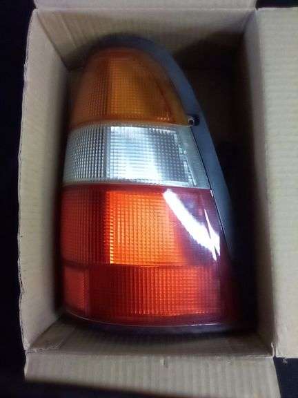 RH Tail Light to Suit '97-'01 TF Rodeo - Tullochs Auctions