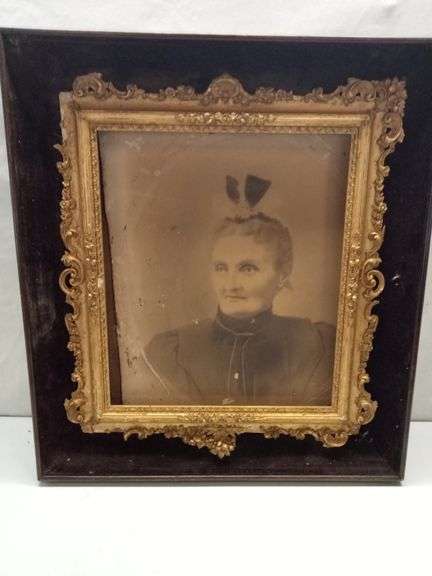 Antique Framed Portrait Gilt & Velvet Frame - Tullochs Auctions