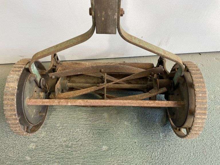 Antique Push Mower - TVAA Pty Ltd T/A Tomkins Valuers & Auctioneers