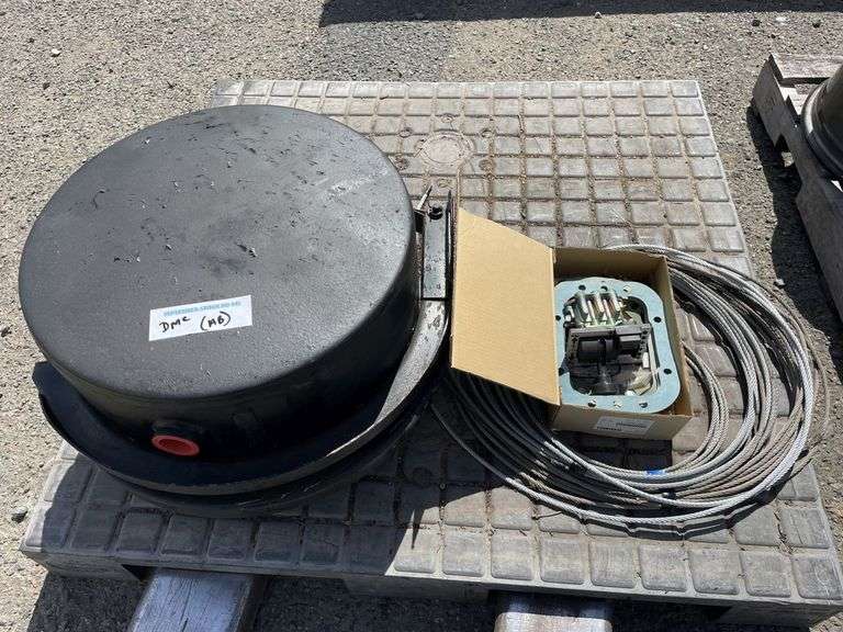 Hydraulic Tank and controller - TVAA Pty Ltd T/A Tomkins Valuers & Auctioneers