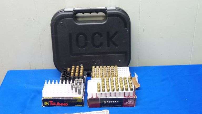 Ammo Lot! 4 Partial Boxes of Ammo and Glock Case! .40 and 9 mm! (7B ...