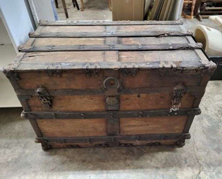 Vintage Trunk w / Cedar Interior. ( see extra image). ~ cash only ...