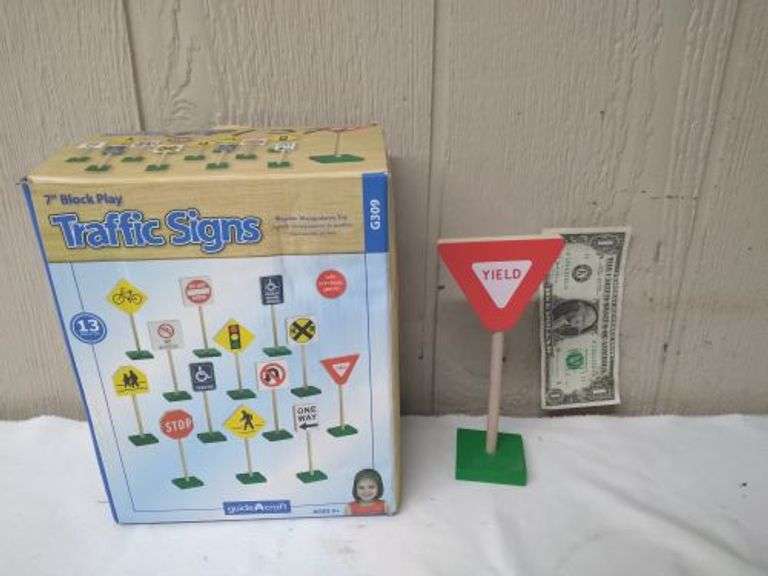 Box of 13 Wooden Traffic Signs. ~ cash only ~. (5C) - Texas Online ...