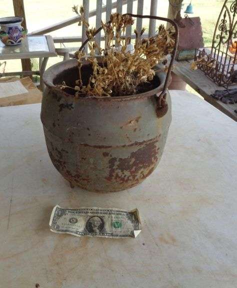 Metal Flower Pot. ~ cash only ~ - Texas Online Auction House