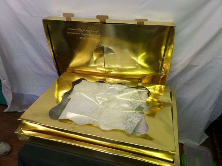 GORGEOUS Vintage Custom Wedding Dress in Keepsake Box. Includes Veil ...