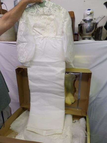 GORGEOUS Vintage Custom Wedding Dress in Keepsake Box. Includes Veil ...