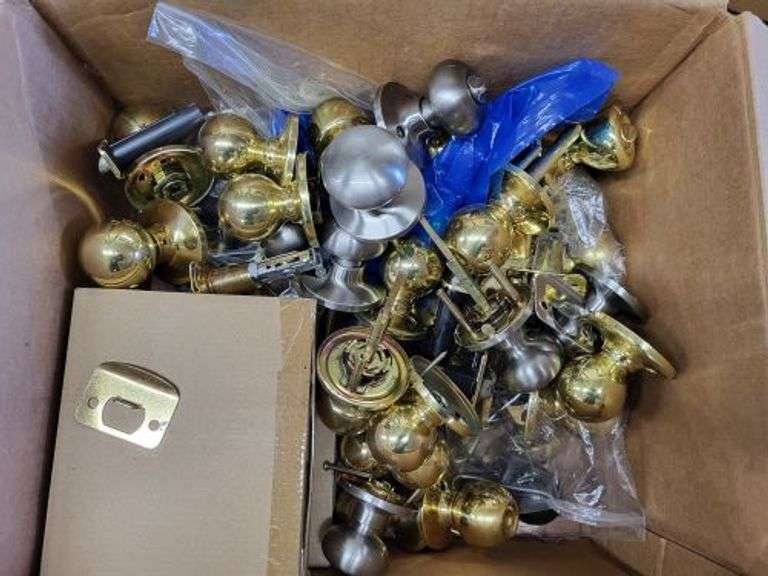 Large Lot of Knobs. ~ cash only ~. (1A) - Texas Online Auction House