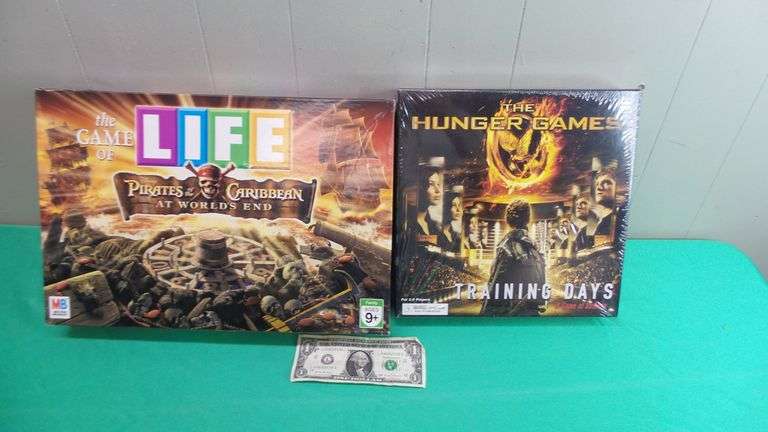 LIFE Pirates of the Caribbean & NEW Sealed Hunger Games Board Game! (R1 ...
