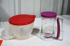 TUPPERWARE MIXING BOWL AND A PANCAKE DISPENSER - Texas Online Auction House