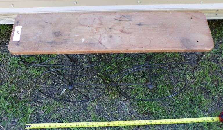 Wagon Wheel Stand/Table - Texas Online Auction House