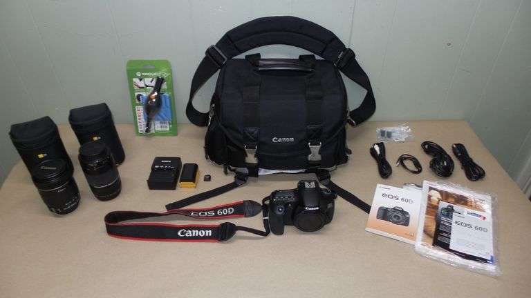 $$ VERY NICE Canon EOS 60D CMOS Digital SLR Camera w/LOTS of Extras ...