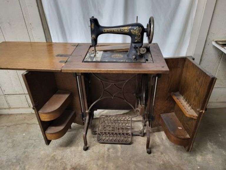 Sewing Machine in Cabinet. See additional photos. ~ cash only ~. ( row ...