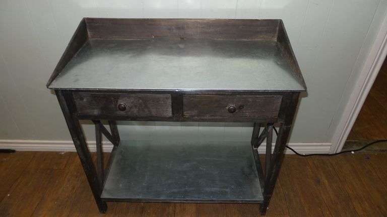 Super Cute Console Table! 33" x 33.5" x 16" (R2) - Texas Online Auction ...
