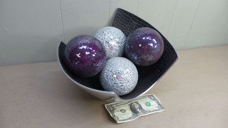 PRETTY Glass Orb Décor! (3D) - Texas Online Auction House