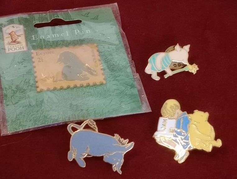 Lot of 4 collectible and adorable Disney Winnie the Pooh motif pins ...