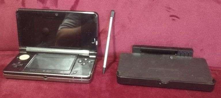 Nintendo 3DS video gaming system with docking station as seen - Texas ...