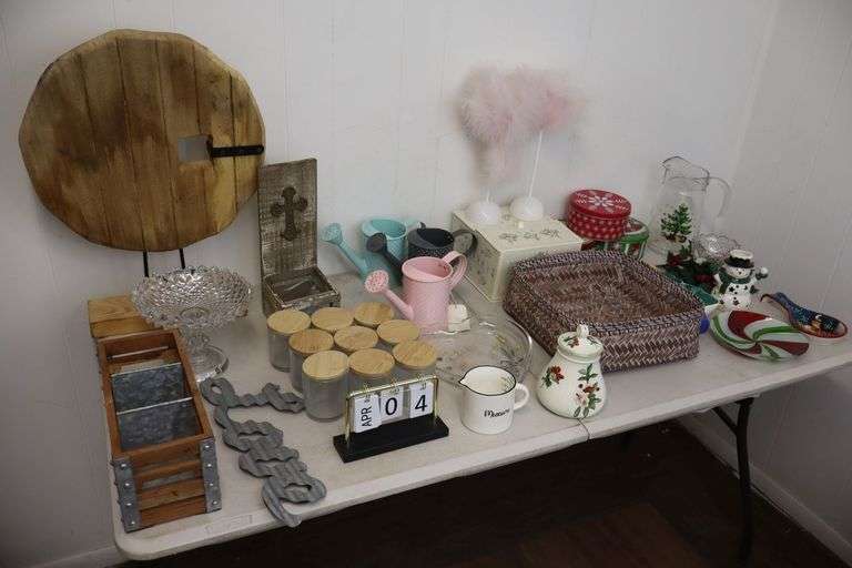 TABLE LOT! You get everything on the table! (RD) - Texas Online Auction ...