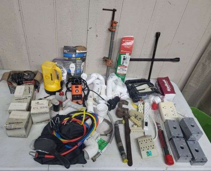 Assorted Garage Finds. ~ cash only~. (4D) - Texas Online Auction House
