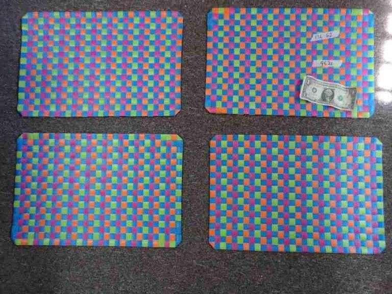 G2 LOT OF 4 MULTI-COLORED TABLE TOP MATS - Texas Online Auction House