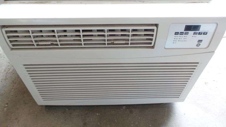 LARGE GE 23,500 BTU Window Unit Air Conditioner! Works all the way! (R3 ...