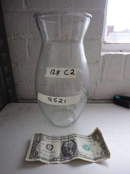C2 CLEAR GLASS VASE - Texas Online Auction House