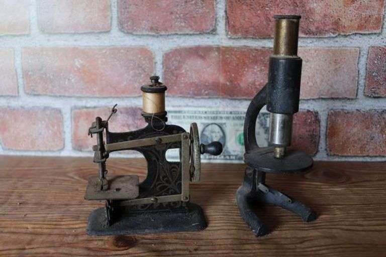 Vintage Hand Winding Mini Sewing Machine - Works and Small Vtg ...