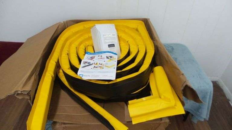 NEW Pig Build-A-Berm Barrier Kit! (RD) - Texas Online Auction House