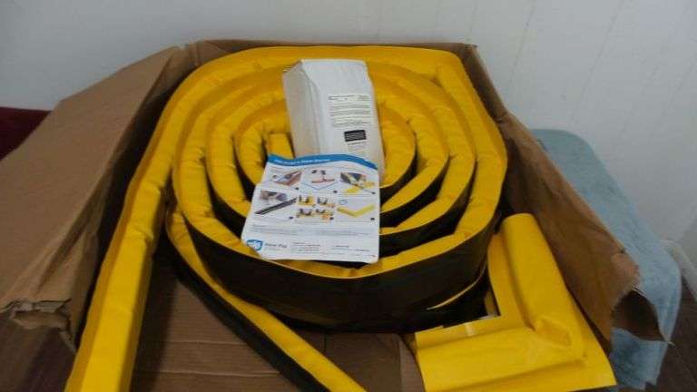NEW Pig Build-A-Berm Barrier Kit! (RD) - Texas Online Auction House