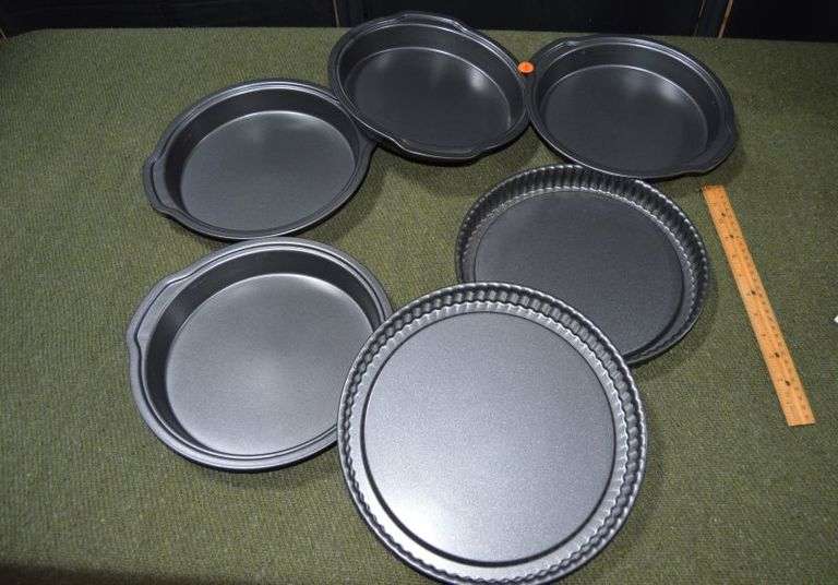 PAMPERED CHEF PANS. THERE ARE SMALL RUST SPOTS ON A FEW. GREAT SHAPE ...