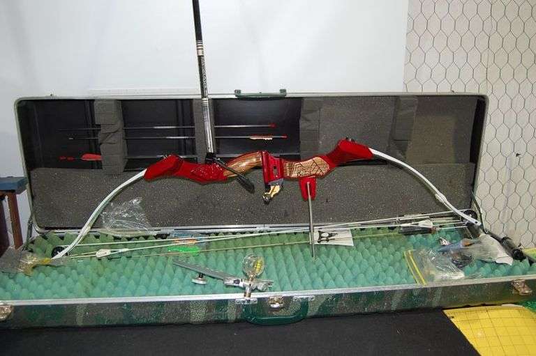 MARTIN Wood Grain Compound Competition Bow w/ Stabilizer and Case ...