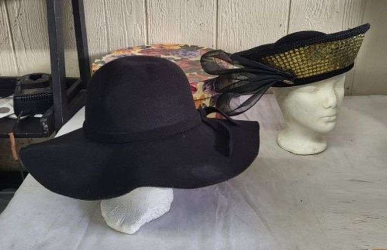 2 Hats w / a Hat Box. ~ cash only ~ . ( 4B) - Texas Online Auction House
