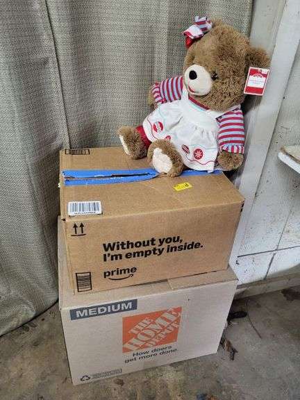 Christmas Lot. ~ cash only ~. ( row 5) - Texas Online Auction House
